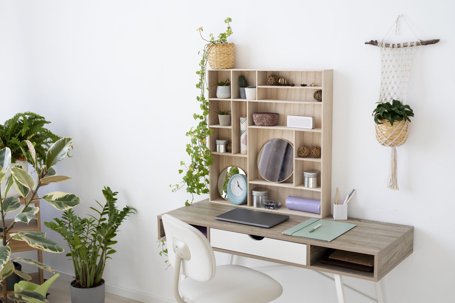 Desk Organisation: 13 Helpful Tips to a Better Space | Direct Office